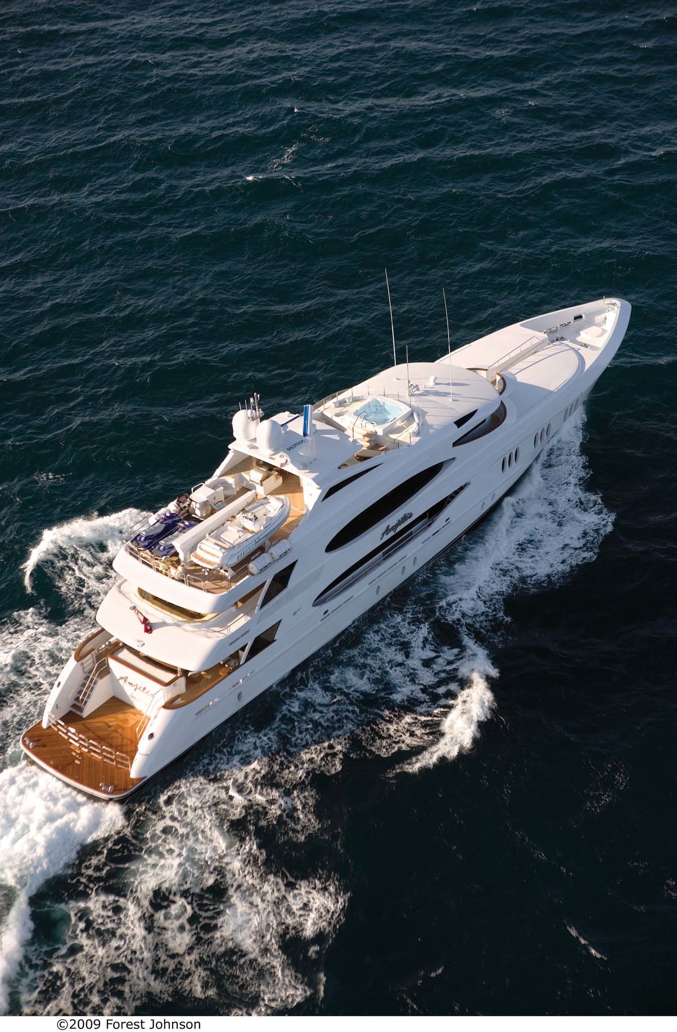 Yacht REEF CHIEF, Trinity Yachts | CHARTERWORLD Luxury Superyacht Charters